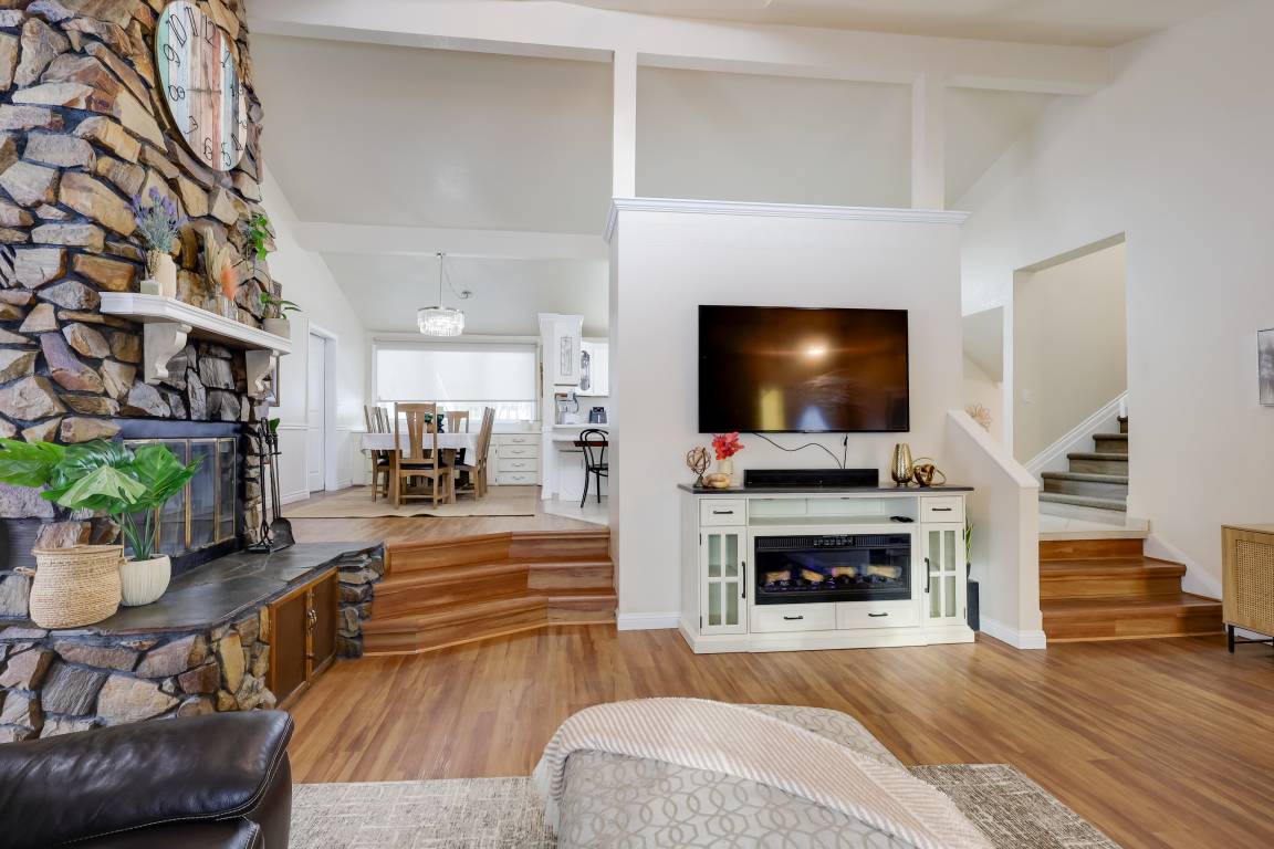 615 M² House ∙ 5 Bedrooms ∙ 20 Guests - Fairbanks, AK
