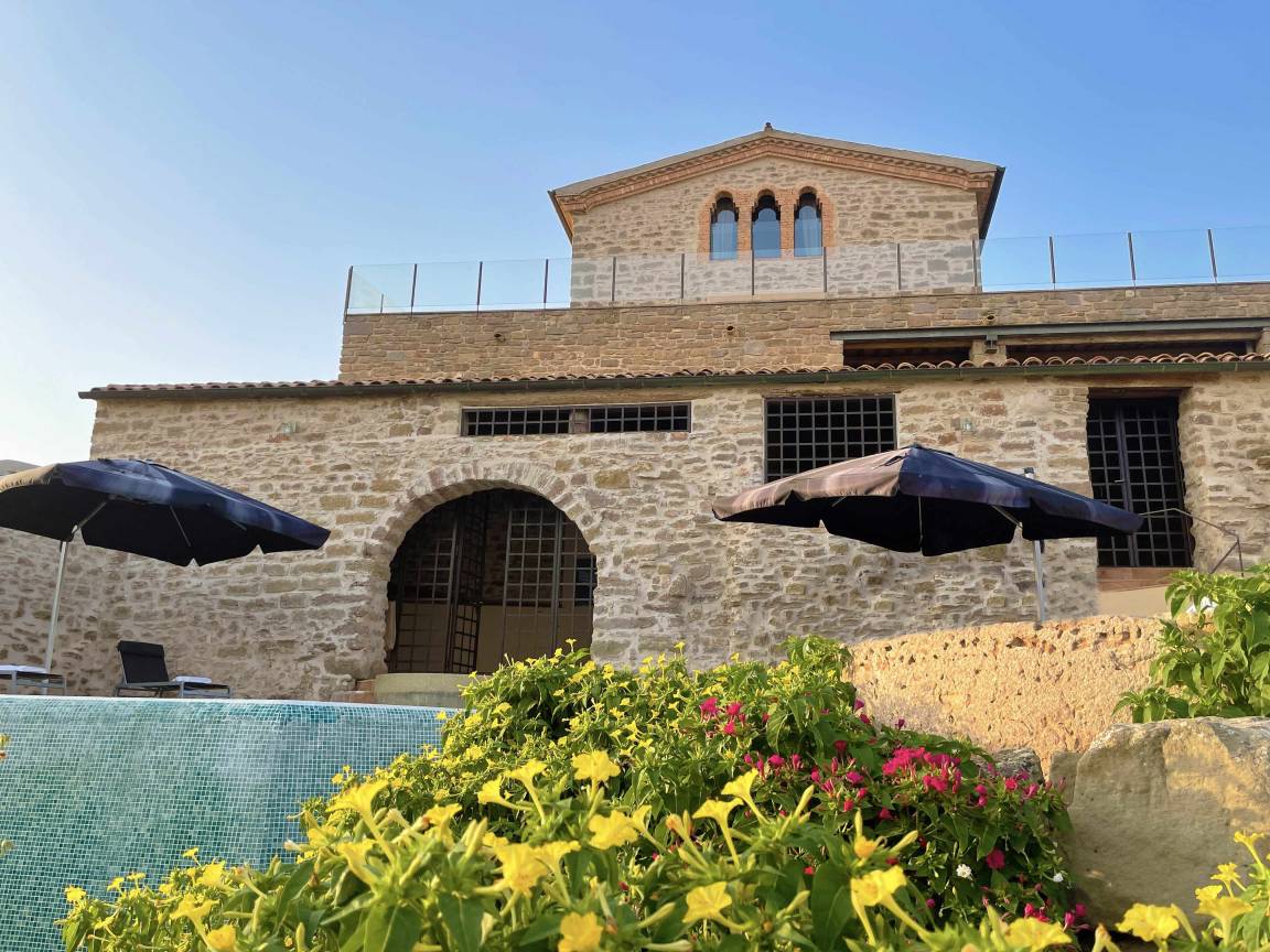 1250 M² House ∙ 10 Bedrooms ∙ 20 Guests - Guissona