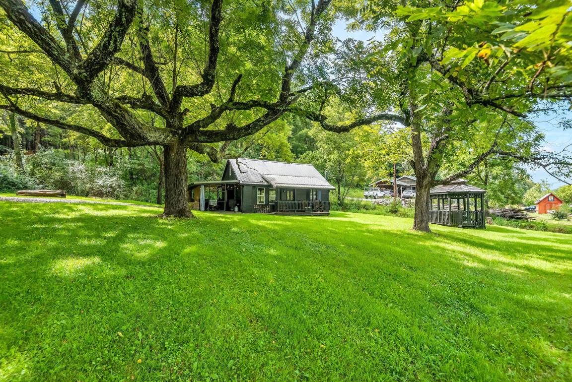 Cottage ∙ 2 Bedrooms ∙ 8 Guests - New River State Park, Laurel Springs