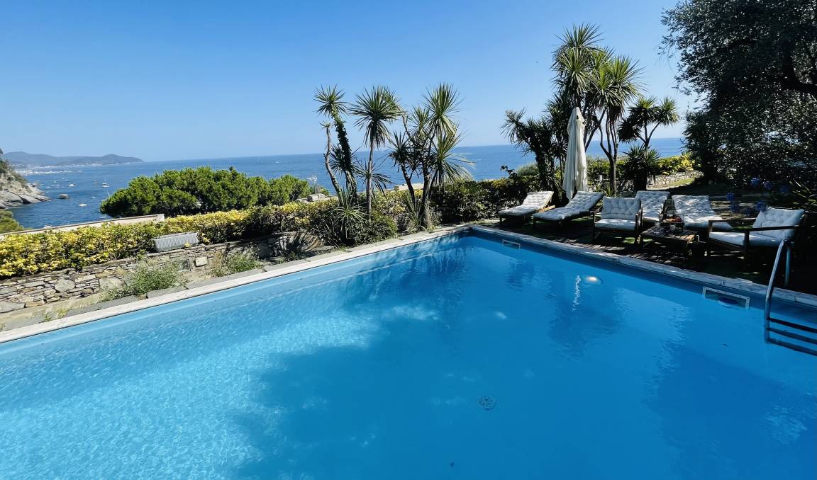 Villa ∙ 4 Bedrooms ∙ 8 Guests - Chiavari