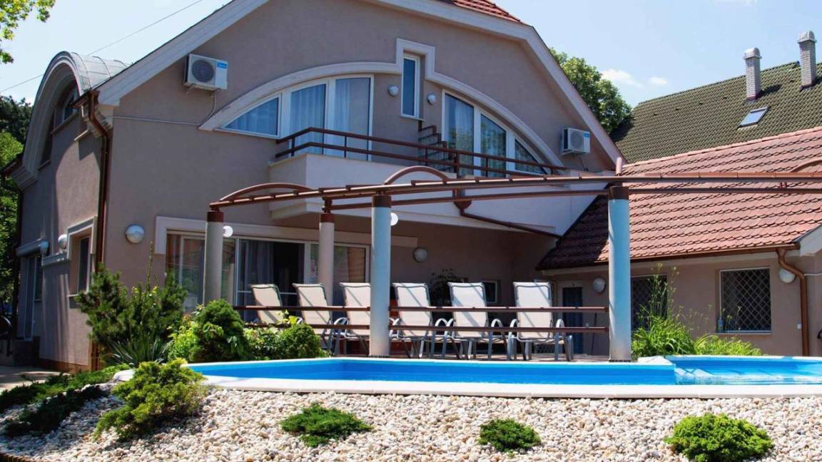 244 M² Maison De Vacances ∙ 6 Chambres ∙ 19 Personnes - Siófok