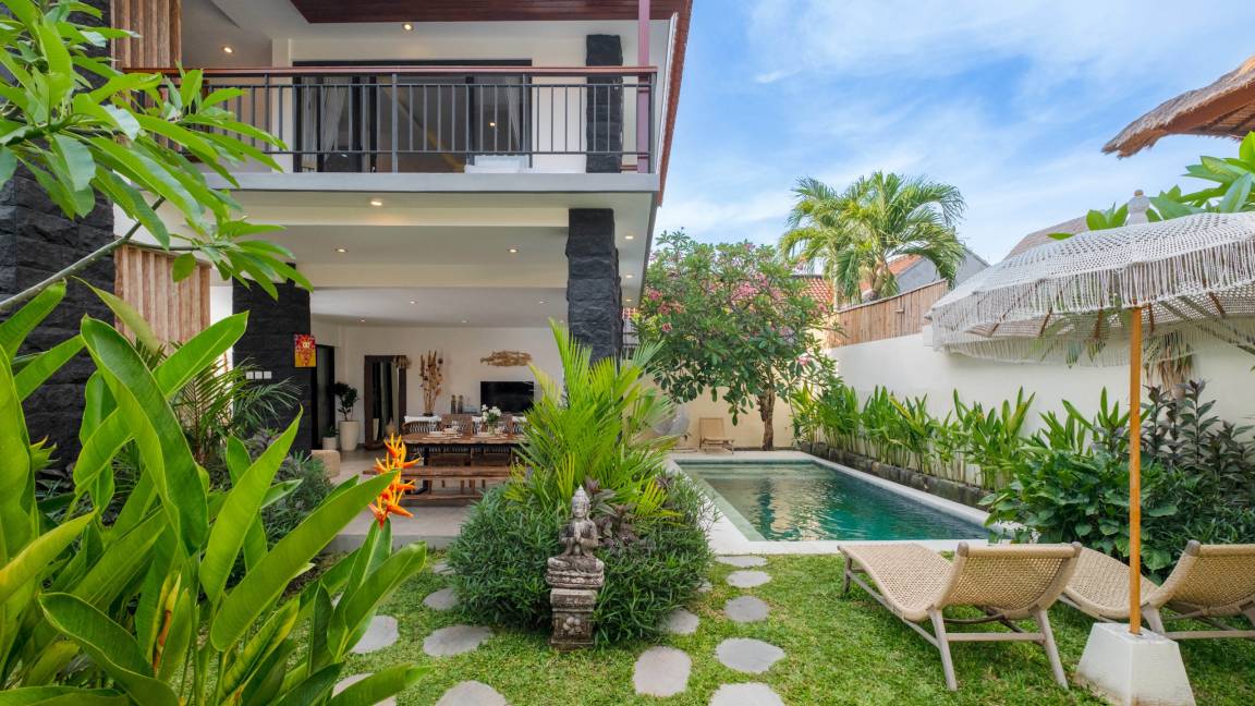 200 M² Villa ∙ 3 Bedrooms ∙ 6 Guests - Seminyak