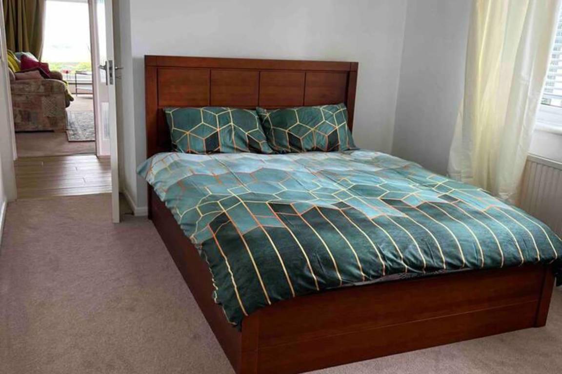 75 M² House ∙ 2 Bedrooms ∙ 4 Guests - Brighton and Hove