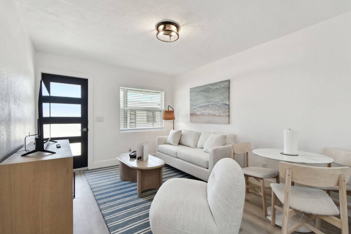 Apartment ∙ 1 Bedroom ∙ 4 Guests - Treasure Island, FL