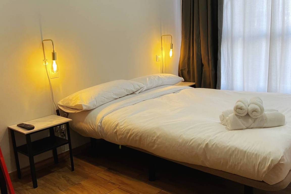 12 M² Hôtel ∙ 1 Chambre ∙ 2 Personnes - Bilbao