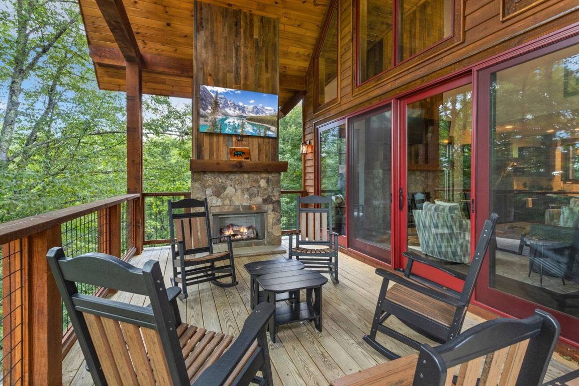 Cabin ∙ 3 Bedrooms ∙ 9 Guests - Beech Mountain, NC