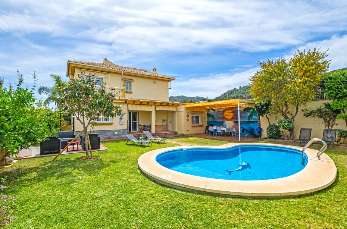 125 M² Villa ∙ 4 Bedrooms ∙ 8 Guests - Alhaurín de la Torre