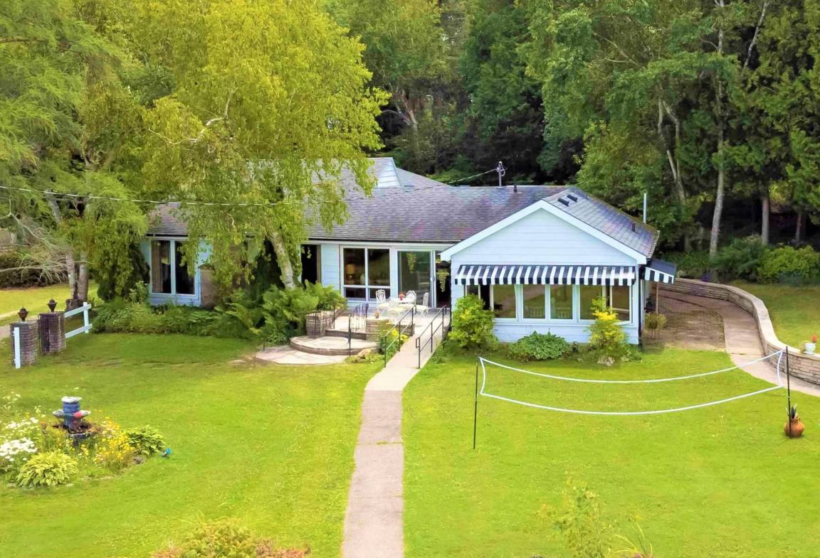 House ∙ 4 Bedrooms ∙ 11 Guests - Sauble Beach