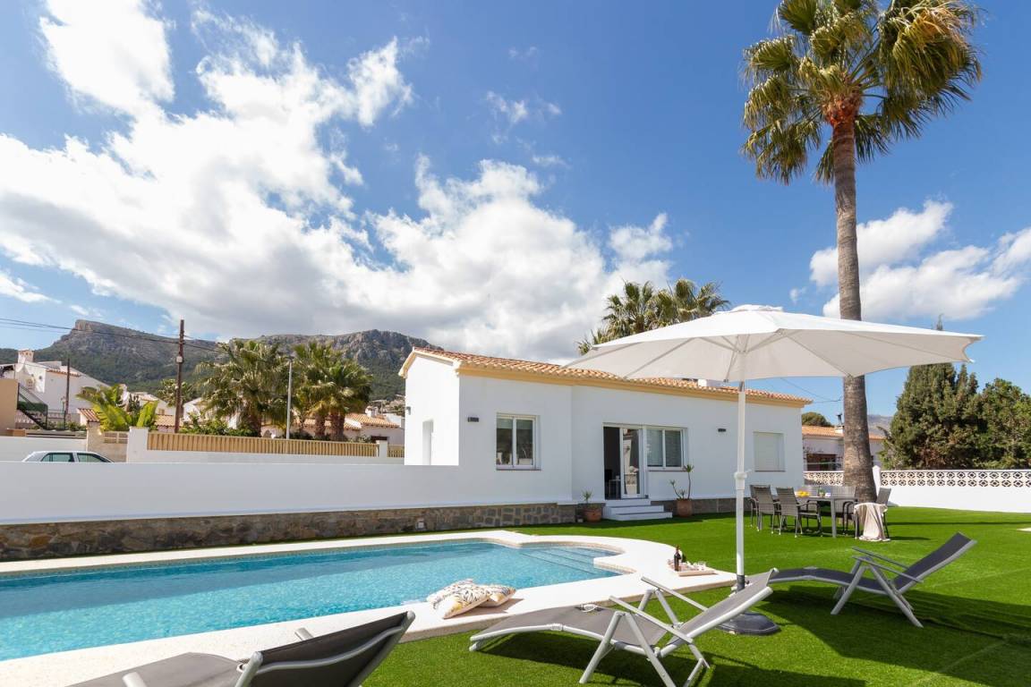 70 M² Villa ∙ 2 Bedrooms ∙ 4 Guests - Calp