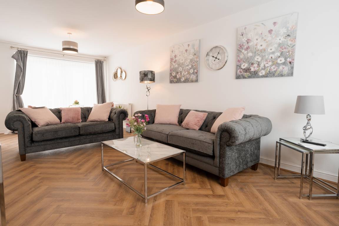 90 M² House ∙ 3 Bedrooms ∙ 6 Guests - Leasowe Castle Hotel