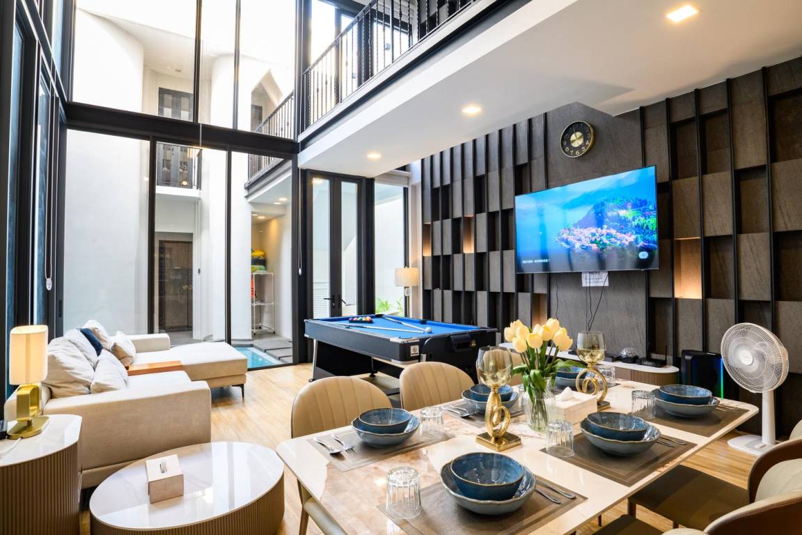 320 M² Villa ∙ 4 Bedrooms ∙ 10 Guests - Pattaya