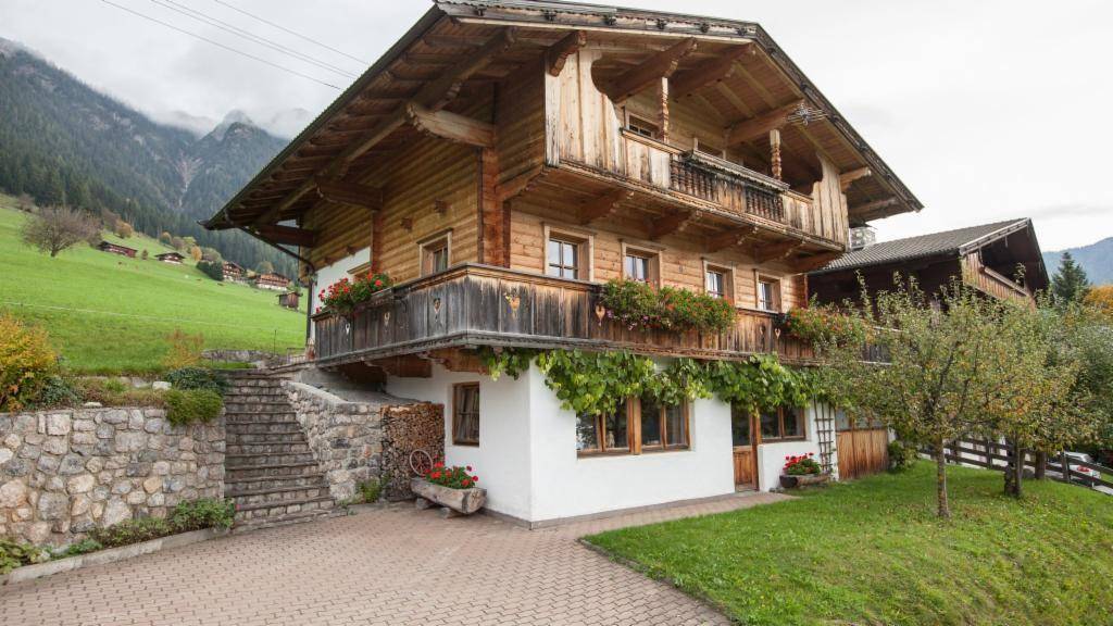 120 M² Hotel ∙ 4 Bedrooms ∙ 8 Guests - Alpbach