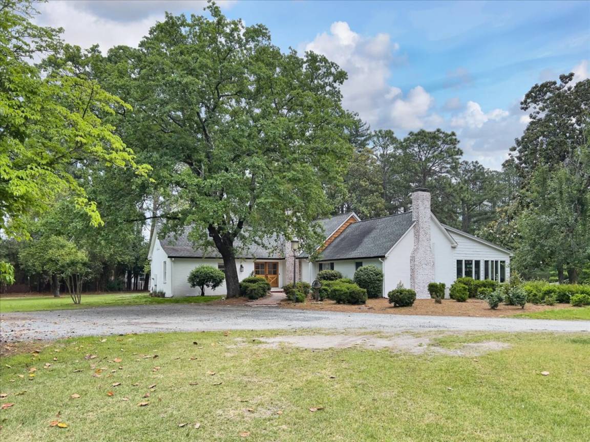 372 M² House ∙ 6 Bedrooms ∙ 9 Guests - Southern Pines, NC