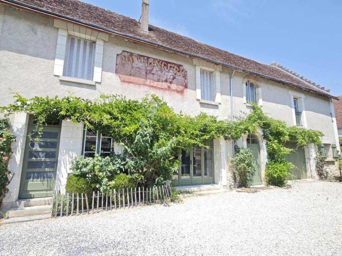 165 M² Cottage ∙ 4 Bedrooms ∙ 12 Guests - Loire Valley