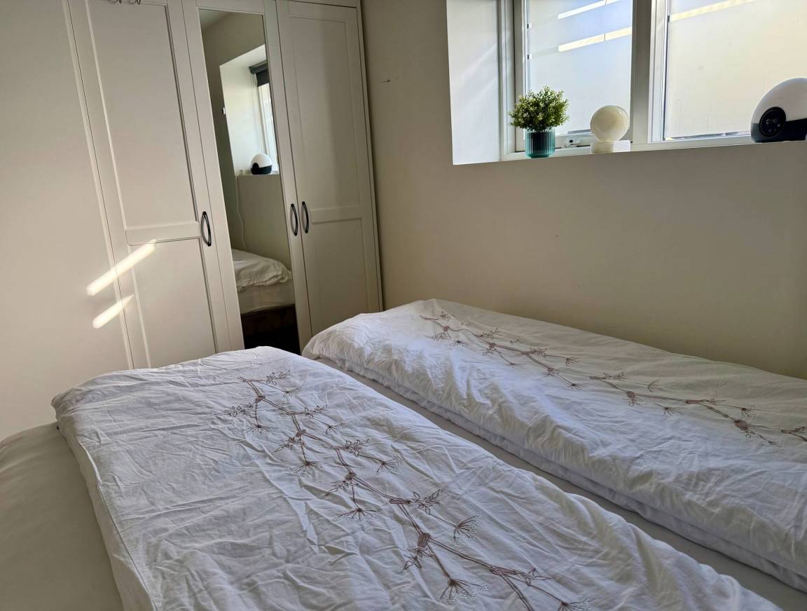 74 M² Huoneisto ∙ 3 Makuuhuonetta ∙ 4 Vierasta - Islândia
