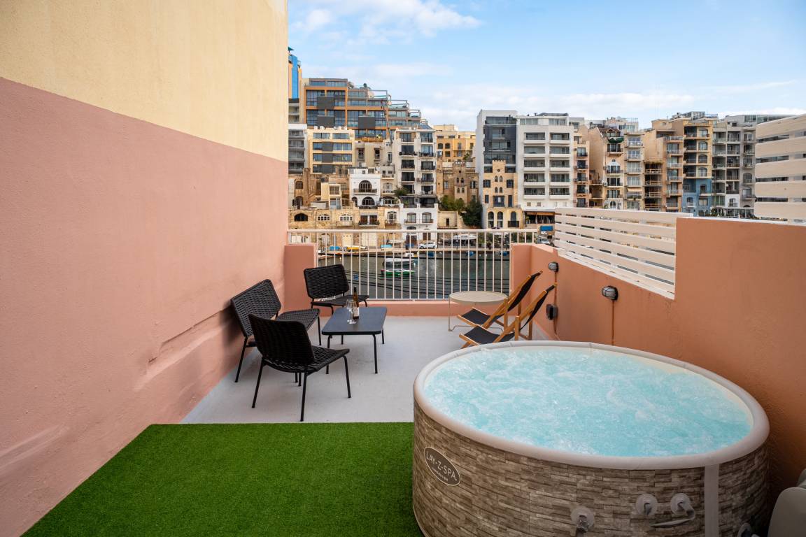 120 M² House ∙ 2 Bedrooms ∙ 6 Guests - Pembroke, Malta