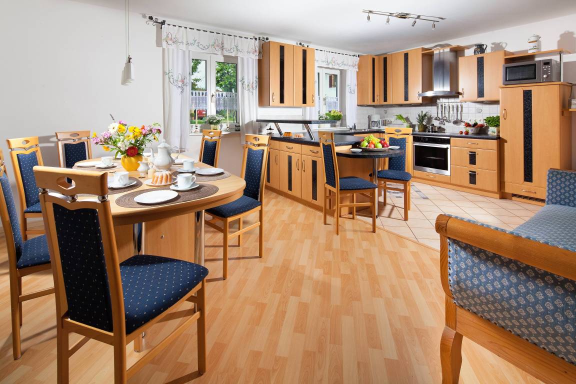 100 M² Ferienwohnung ∙ 3 Schlafzimmer ∙ 5 Gäste - Laufen