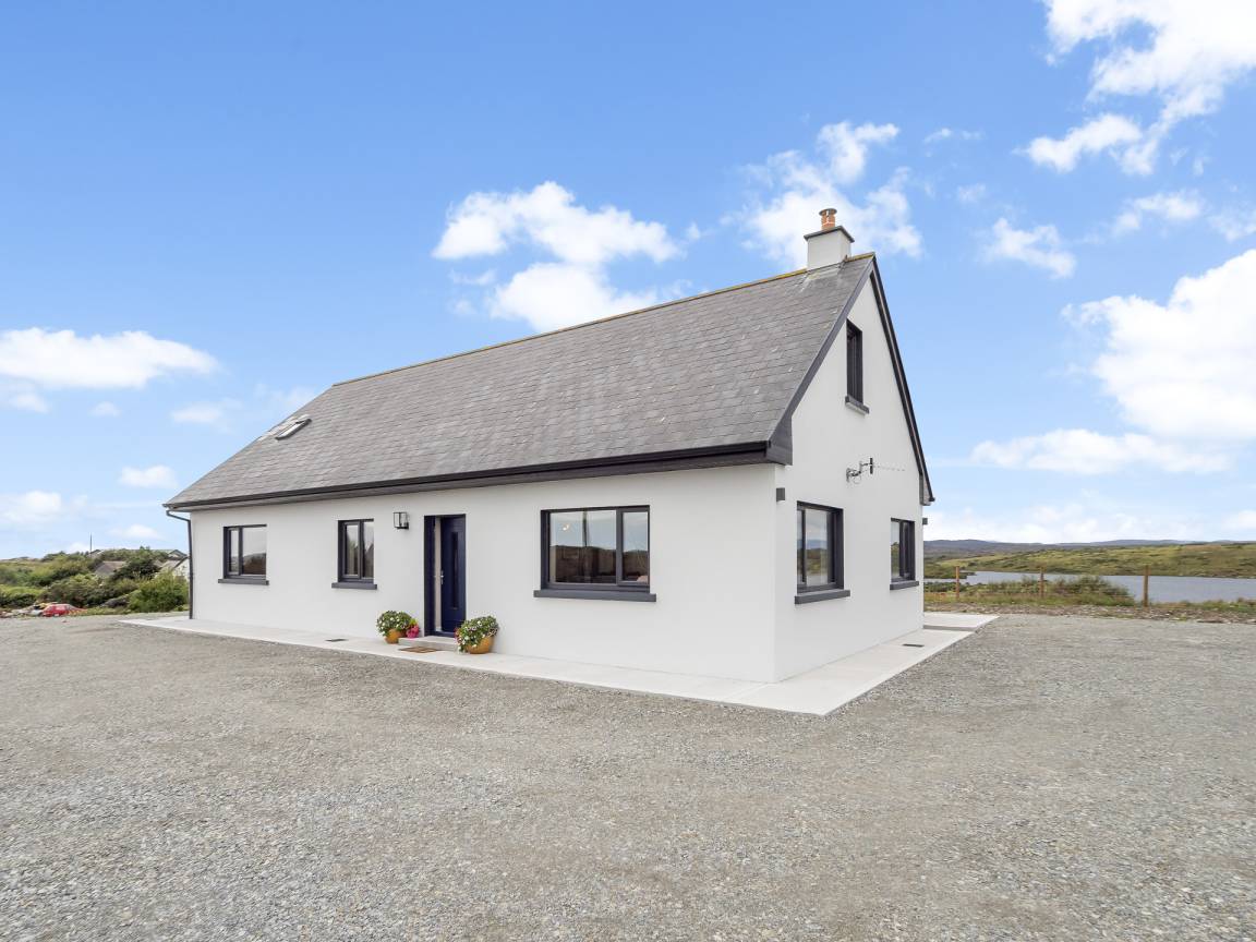 105 M² House ∙ 4 Bedrooms ∙ 8 Guests - Clifden