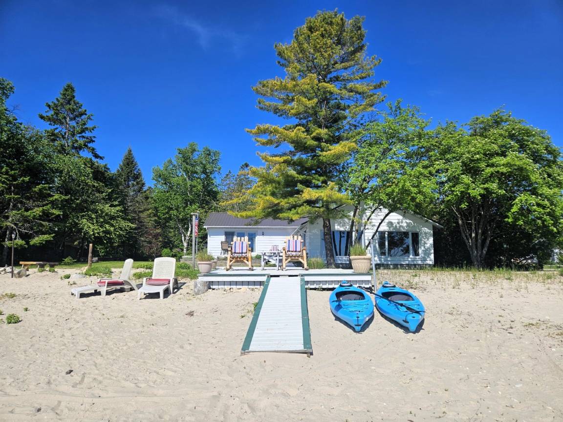 153 M² House ∙ 2 Bedrooms ∙ 8 Guests - St. Ignace, MI