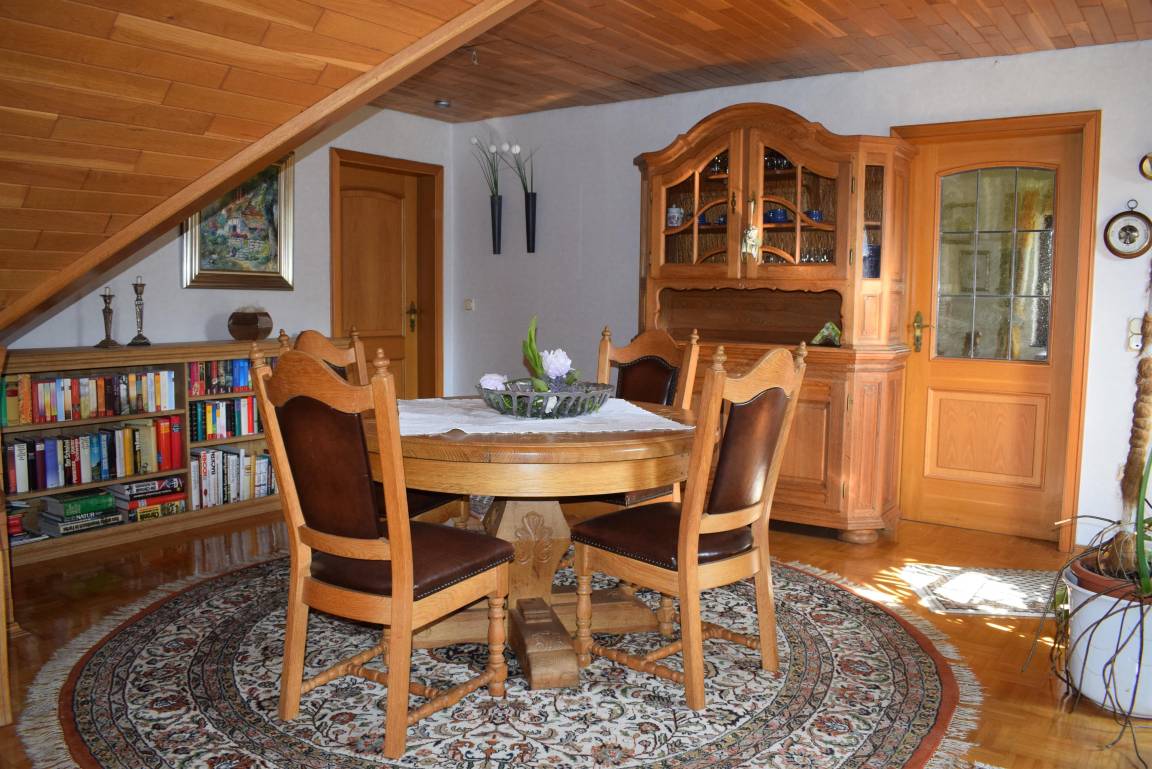 75 M² Ferienwohnung ∙ 1 Schlafzimmer ∙ 2 Gäste - Betzdorf