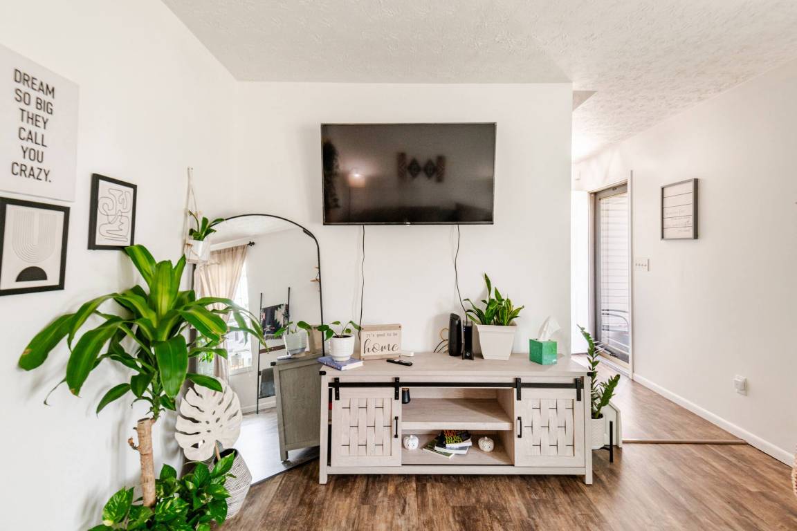 House ∙ 3 Bedrooms ∙ 6 Guests - Grove City, OH