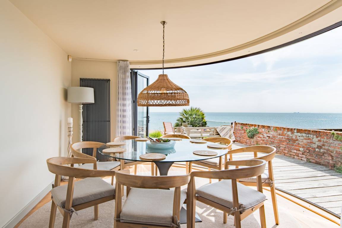 Cottage ∙ 4 Bedrooms ∙ 8 Guests - Folkestone