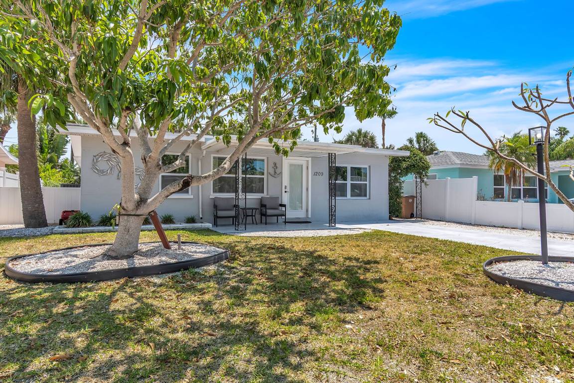 126 M² House ∙ 4 Bedrooms ∙ 9 Guests - Indian Rocks Beach, FL