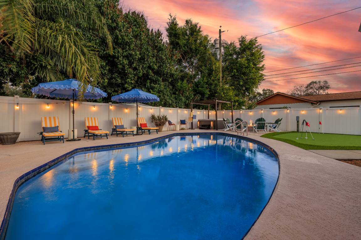 182 M² House ∙ 4 Bedrooms ∙ 12 Guests - Dunedin, FL