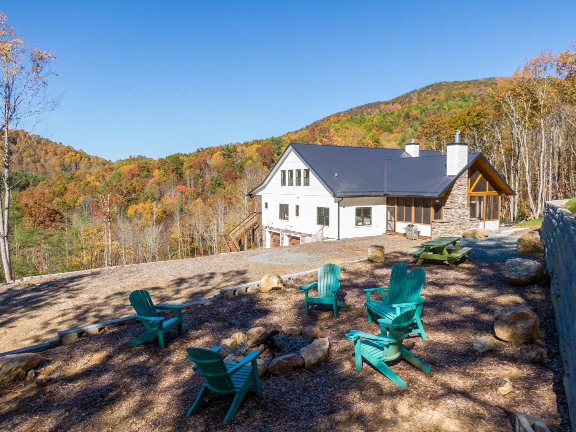 Cabin ∙ 4 Bedrooms ∙ 12 Guests - West Jefferson, NC