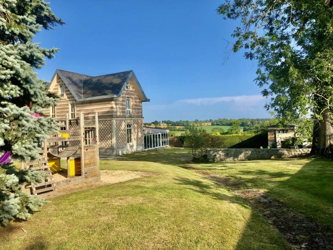 251 M² Gîte ∙ 9 Chambres ∙ 20 Personnes - Donville-les-Bains