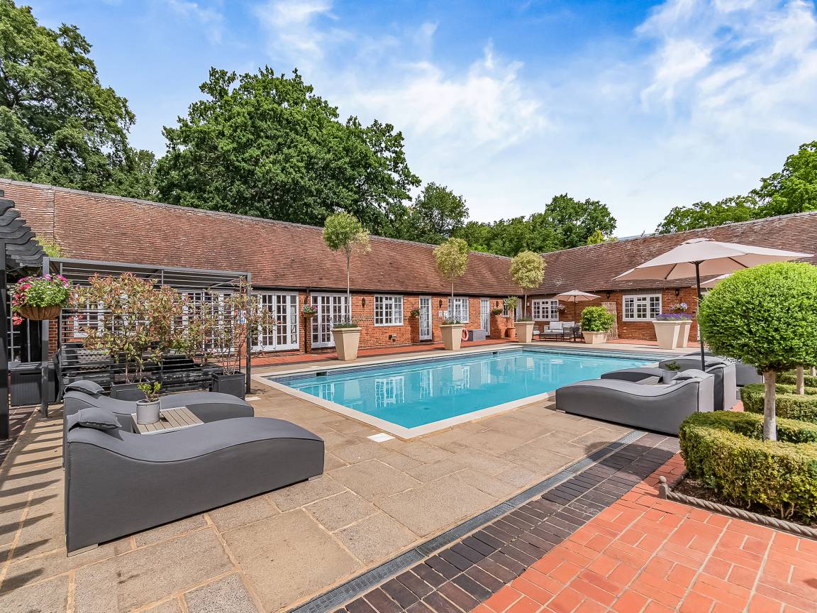 Cottage ∙ 2 Bedrooms ∙ 6 Guests - Shere