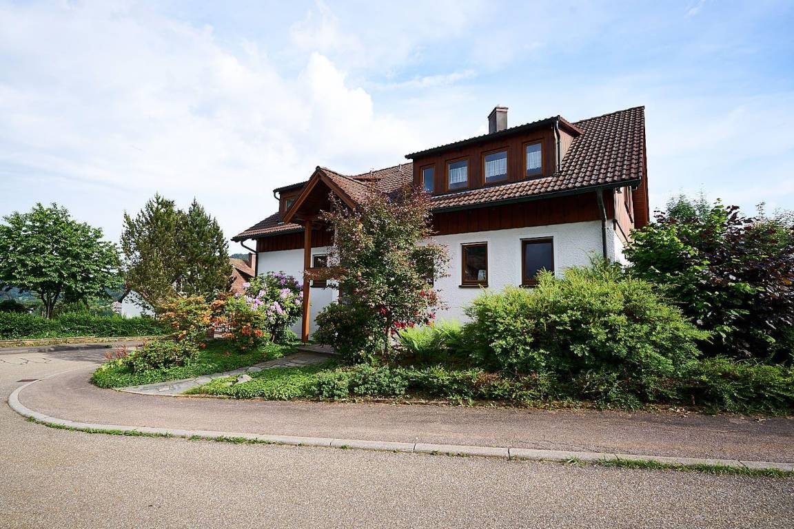 103 M² Ferienwohnung ∙ 3 Schlafzimmer ∙ 6 Gäste - Alpirsbach