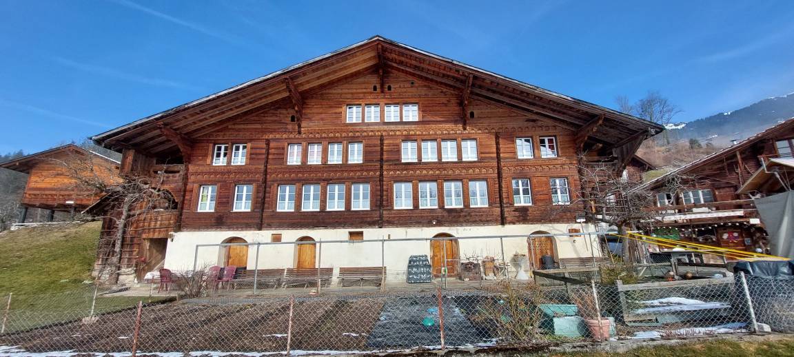 190 M² Ferienwohnung ∙ 5 Schlafzimmer ∙ 14 Gäste - Meiringen
