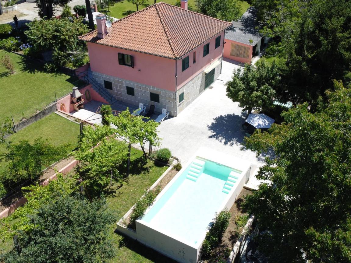 250 M² Cottage ∙ 5 Bedrooms ∙ 11 Guests - Portugal