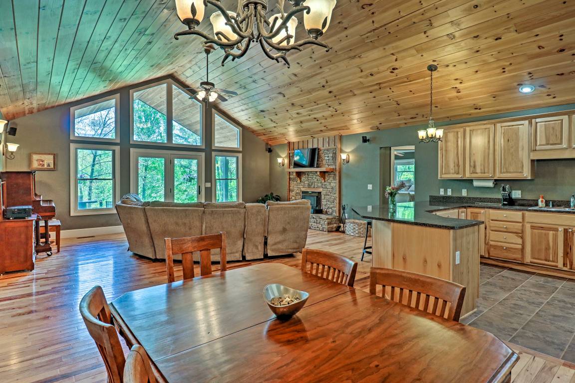 156 M² House ∙ 3 Bedrooms ∙ 6 Guests - Bryson City, NC