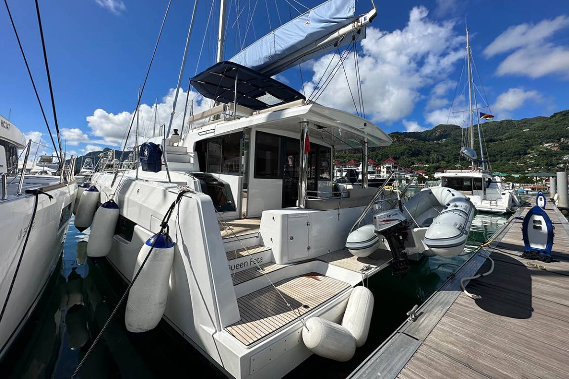 15 M² Houseboat ∙ 6 Bedrooms ∙ 12 Guests - Mahe, Seychelles