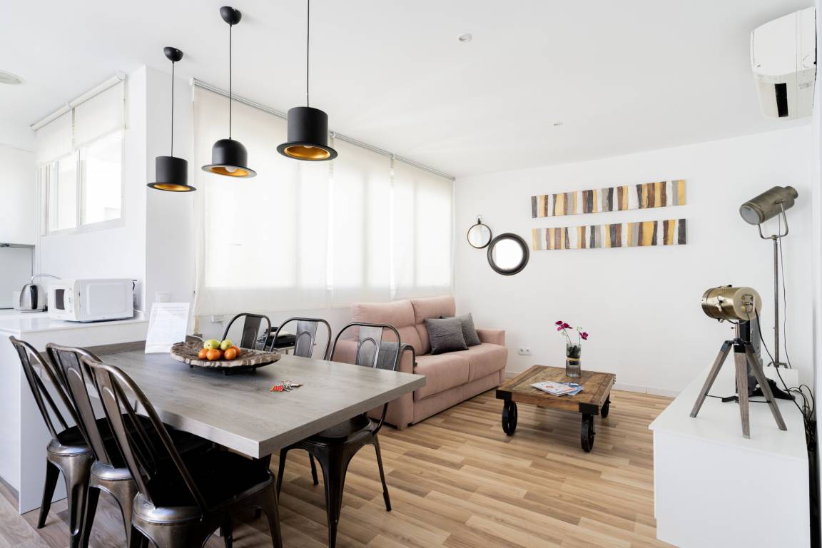 100 M² Apartment ∙ 2 Bedrooms ∙ 4 Guests - Madrid