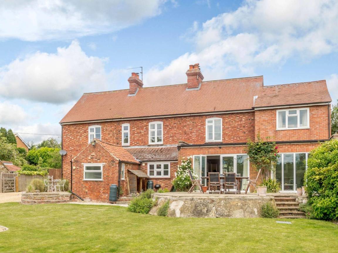 Cottage ∙ 5 Bedrooms ∙ 10 Guests - Heacham