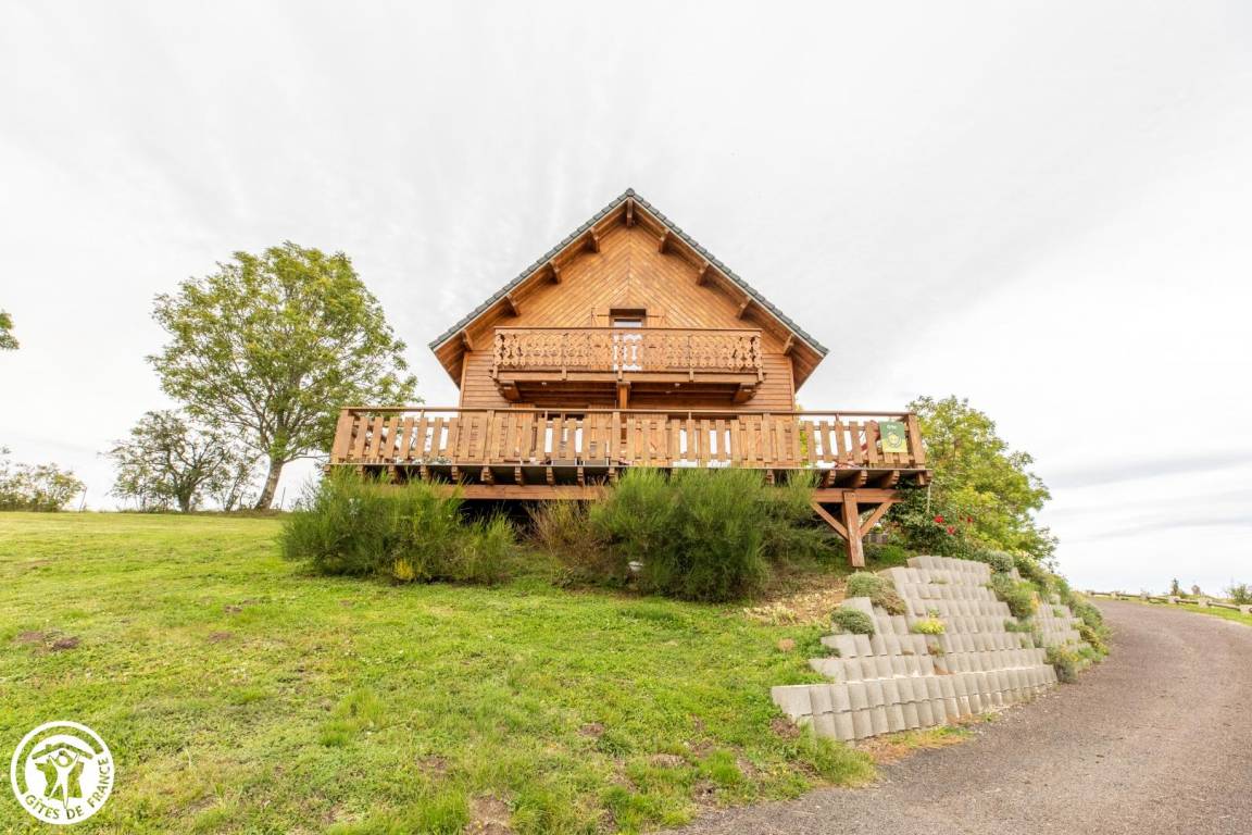 79 M² Gîte ∙ 3 Chambres ∙ 6 Personnes - Murol