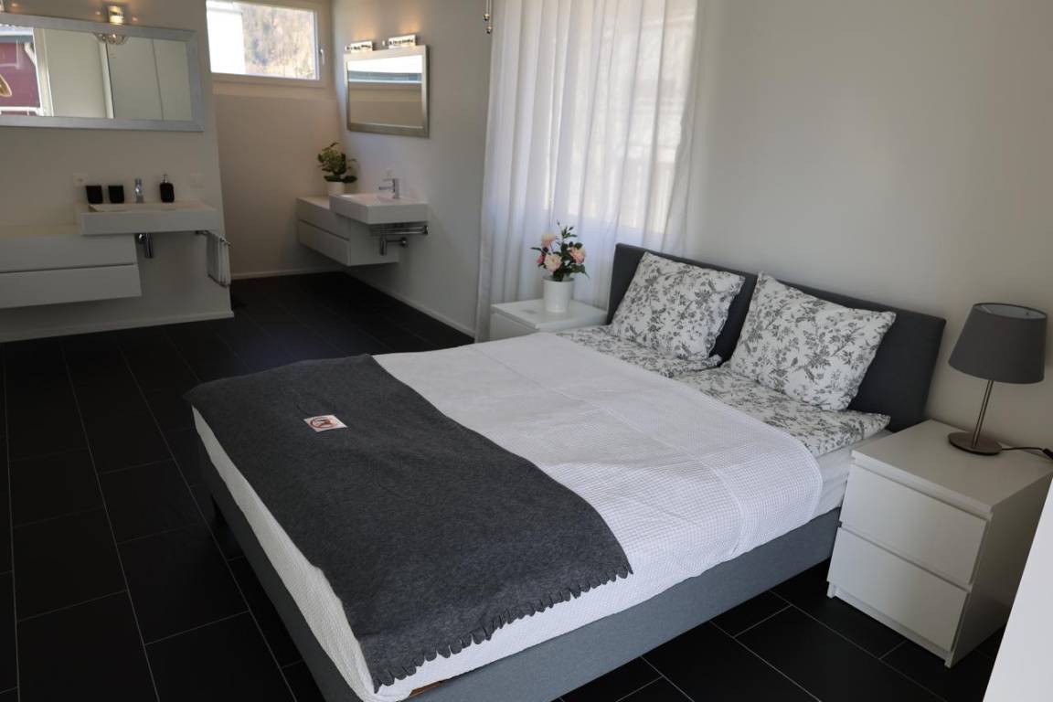 250 M² House ∙ 2 Bedrooms ∙ 4 Guests - Stoos