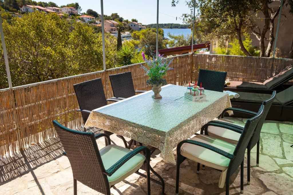 60 M² Ferienhaus ∙ 2 Schlafzimmer ∙ 5 Gäste - Vela Luka