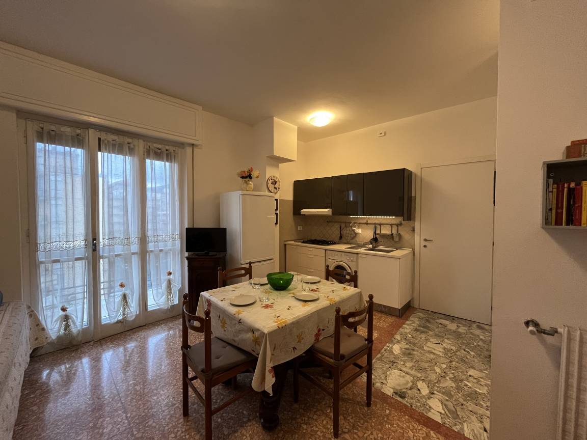 60 M² Appartamento Vacanza ∙ 1 Camera Da Letto ∙ 5 Ospiti - Loano