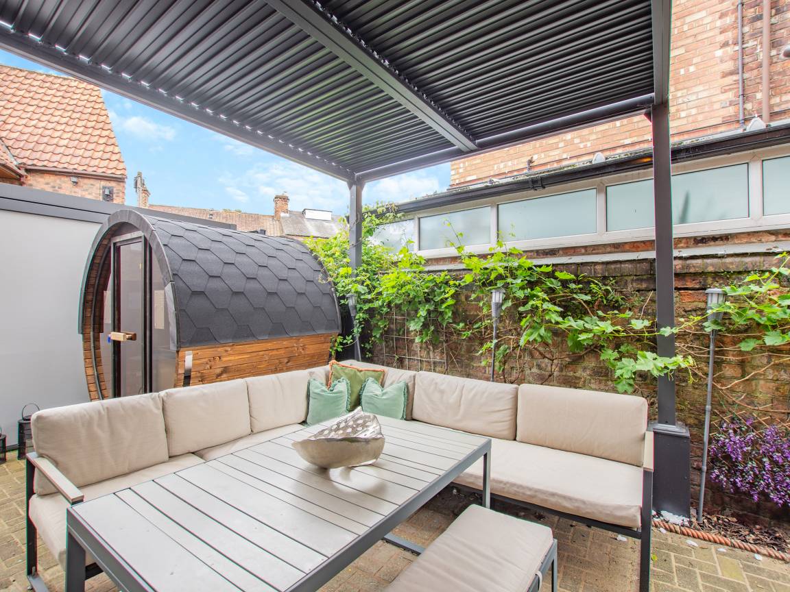 Cottage ∙ 6 Bedrooms ∙ 14 Guests - York