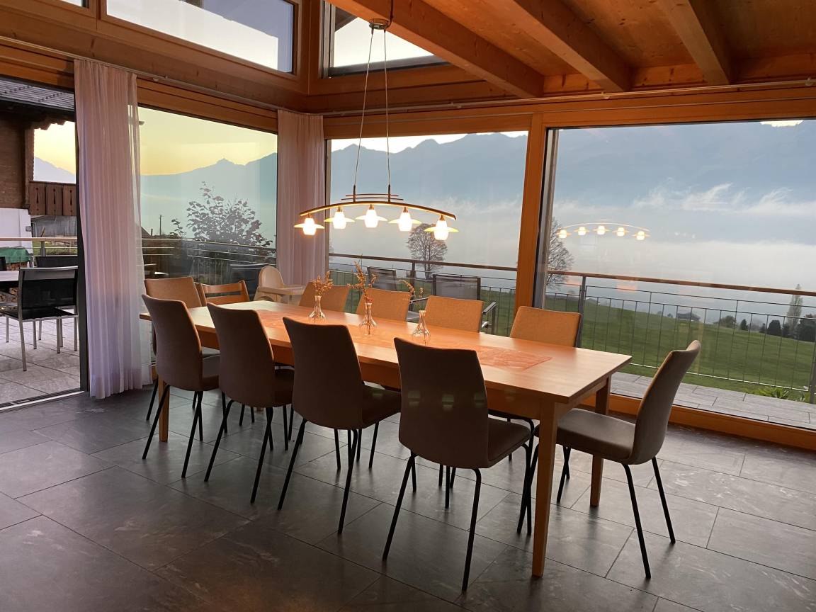 202 M² Ferienwohnung ∙ 4 Schlafzimmer ∙ 10 Gäste - Sigriswil