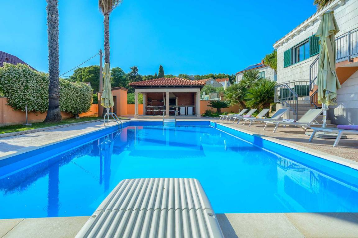 160 M² Villa ∙ 3 Bedrooms ∙ 8 Guests - Hvar