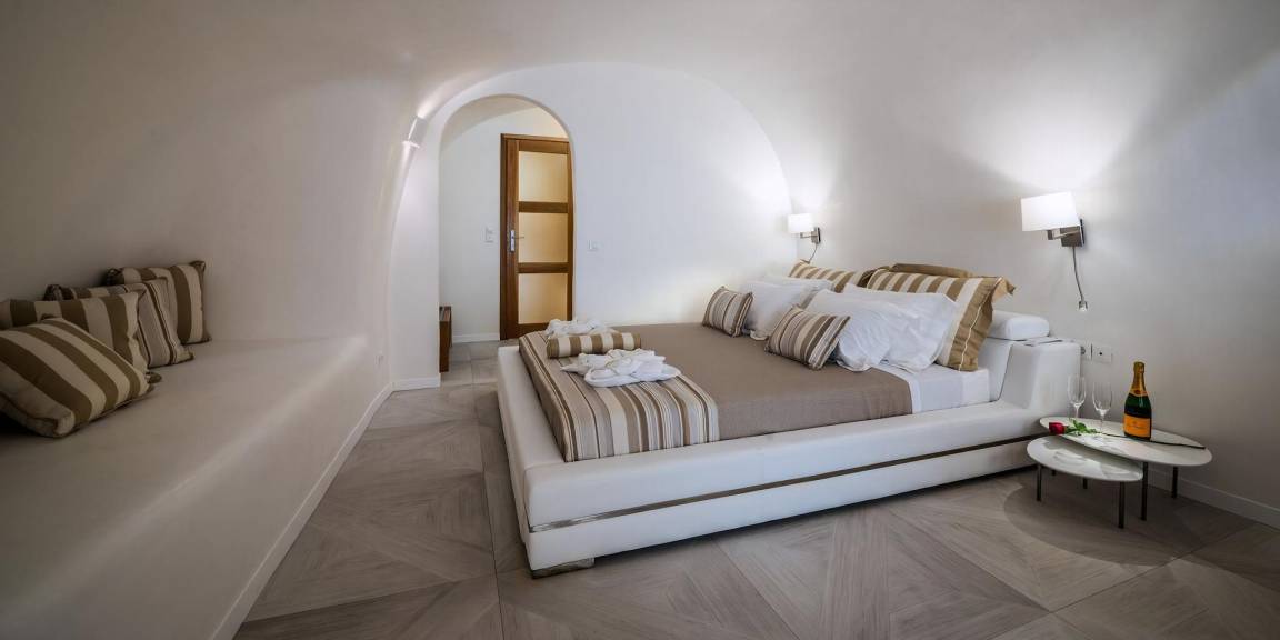 100 M² Villa ∙ 3 Bedrooms ∙ 6 Guests - Oia