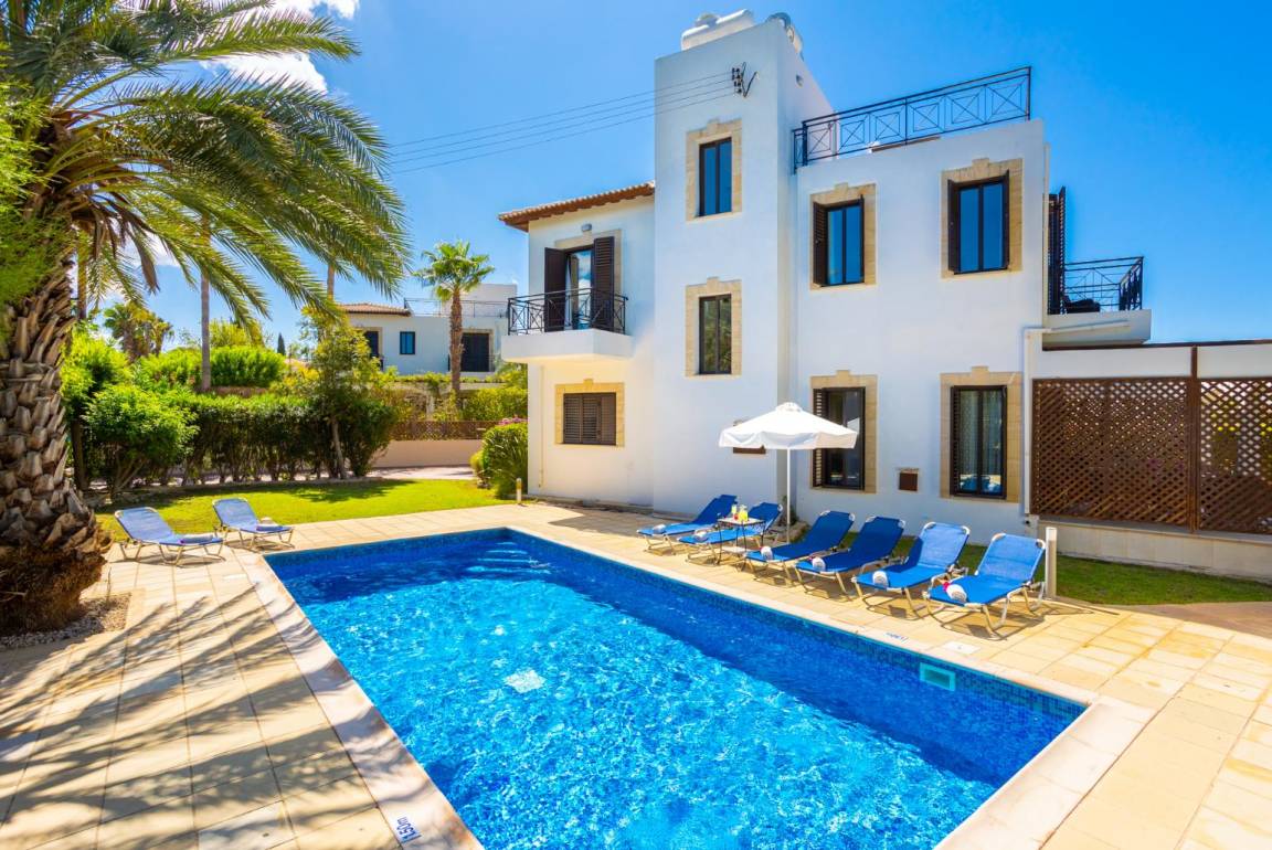 260 M² Villa ∙ 4 Chambres ∙ 8 Personnes - Argaka