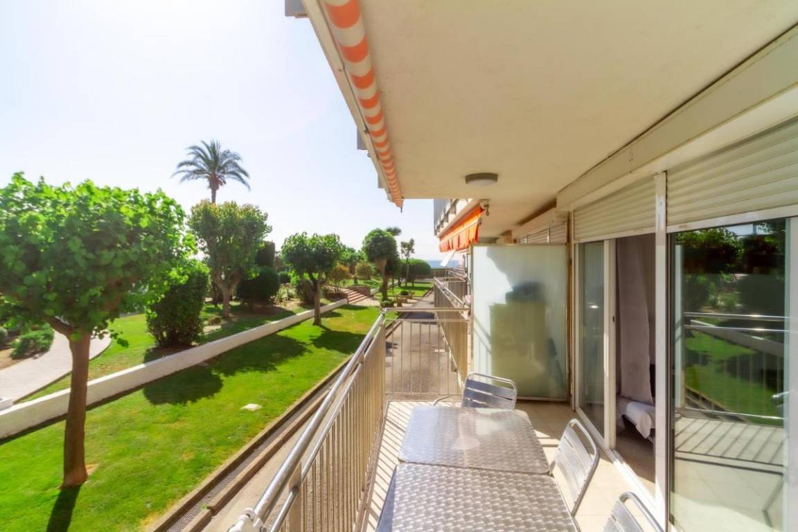 70 M² Apartamento ∙ 4 Habitaciones ∙ 6 Huéspedes - Mataró