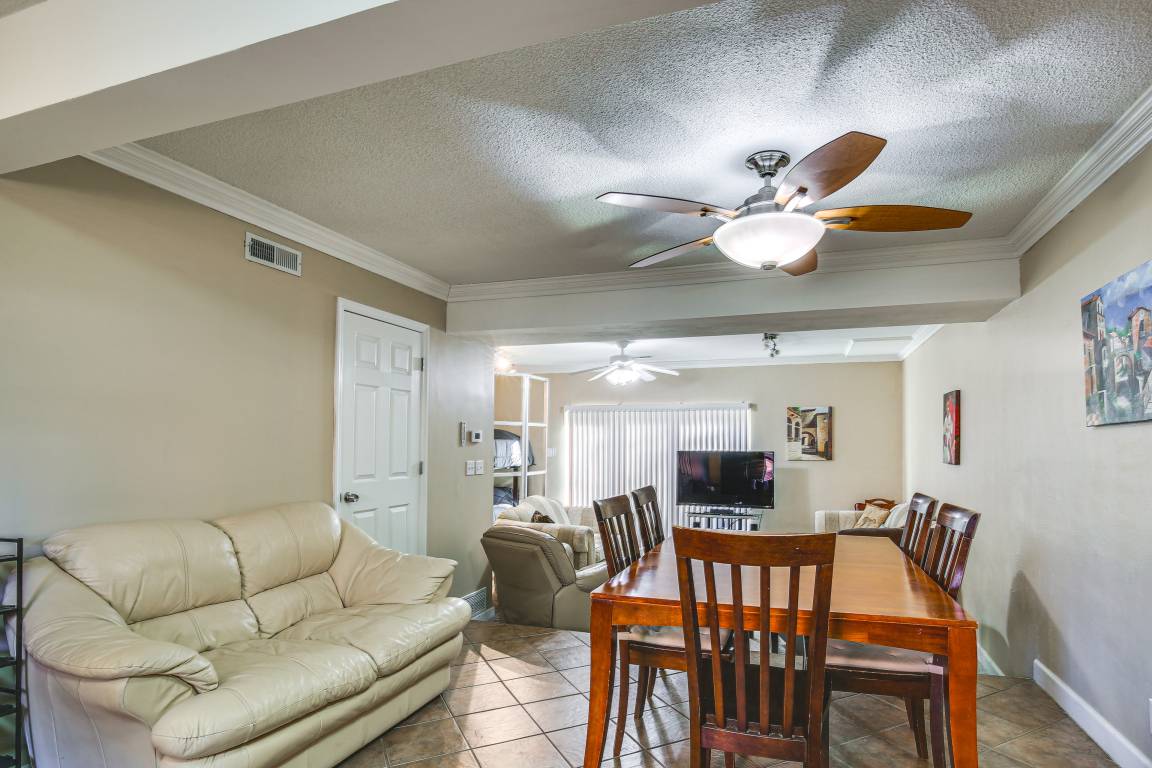 129 M² Apartment ∙ 3 Bedrooms ∙ 8 Guests - University City, MO