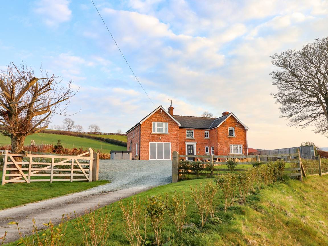 Cottage ∙ 4 Bedrooms ∙ 8 Guests - Shropshire